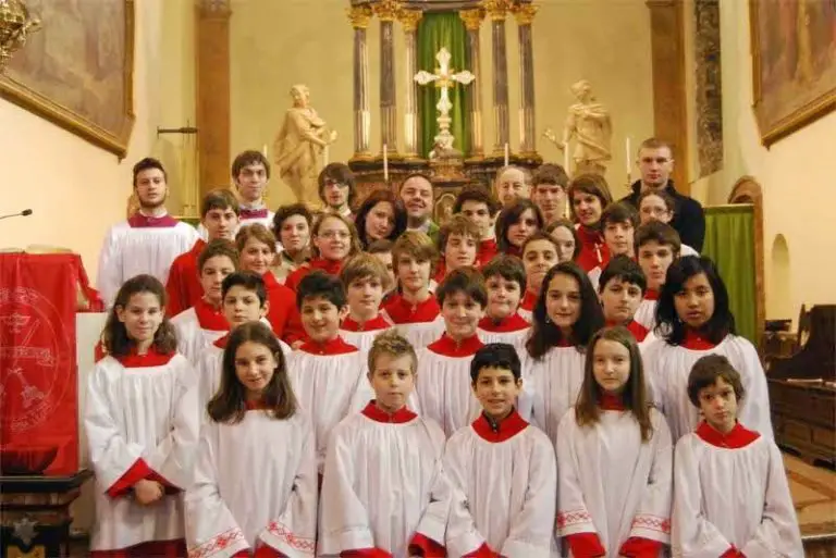 que significa ser monaguillo en la iglesia y cuales son sus funciones