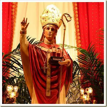 San Genaro: Historia, Sangre, Oración, Y Mas: Conoce Todo