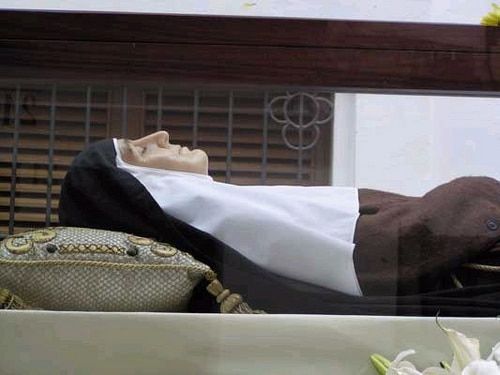 Santa Angela: biografía, oraciones, milagros, y mas