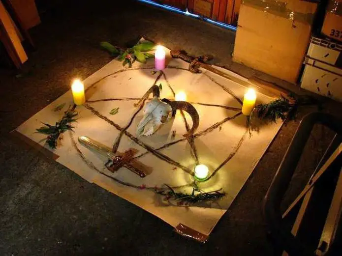 RITUALES SATÁNICOS: Reales, Caseros, De Amor, Símbolos Y Mucho Más