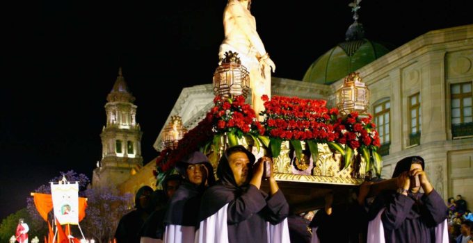 Un Lugar Para Hablar De Religiones, Biblia, Jesucristo, Dios, Y Mas...