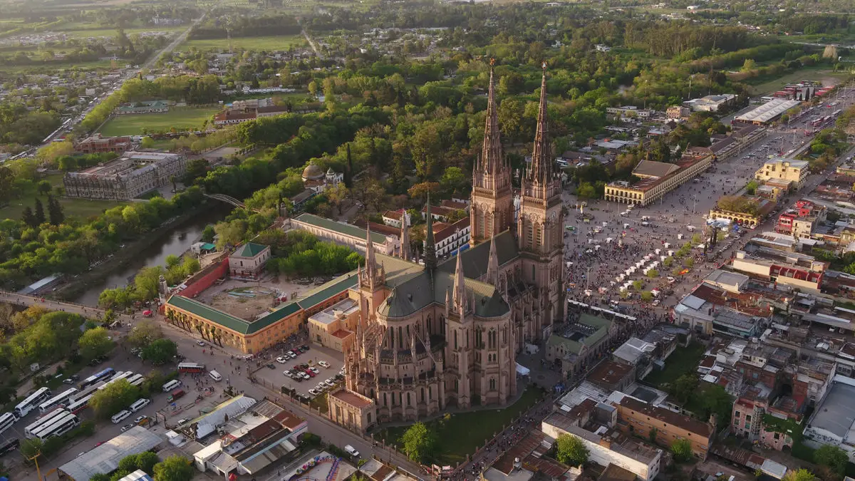 PEREGRINACIÓN A LUJAN: UNA MUESTRA PURA DE FE EN ARGENTINA